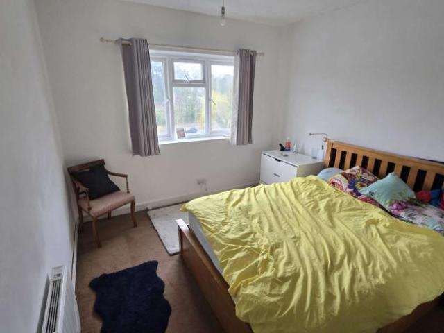3 Bedroom Shared Living/roommate London London LS99977627