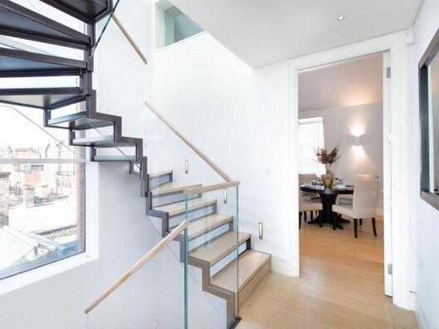 3 Bedroom Shared Living/roommate London London LS100541106