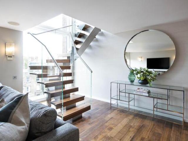 3 Bedroom Shared Living/roommate London London LS100553636