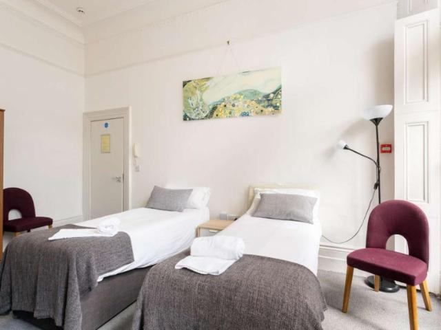 3 Bedroom Shared Living/roommate London London LS101672188