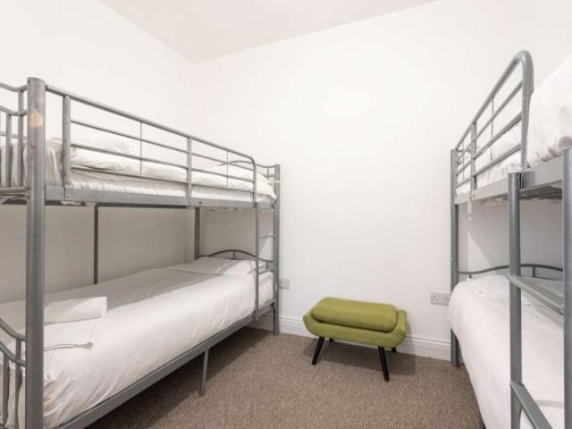 3 Bedroom Shared Living/roommate London London LS101672233