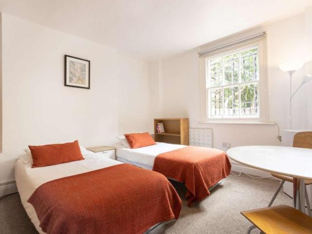 3 Bedroom Shared Living/roommate London London LS101694768
