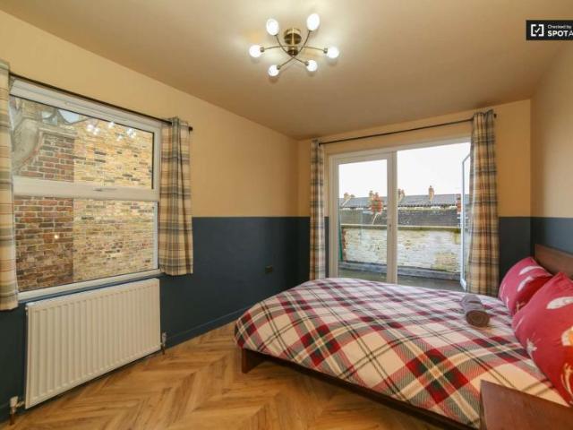 3 Bedroom Shared Living/roommate London London LS101812123