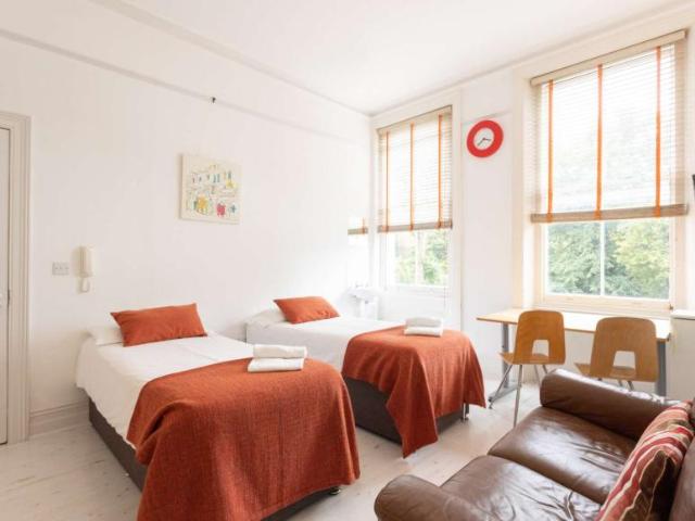 3 Bedroom Shared Living/roommate London London LS101812310