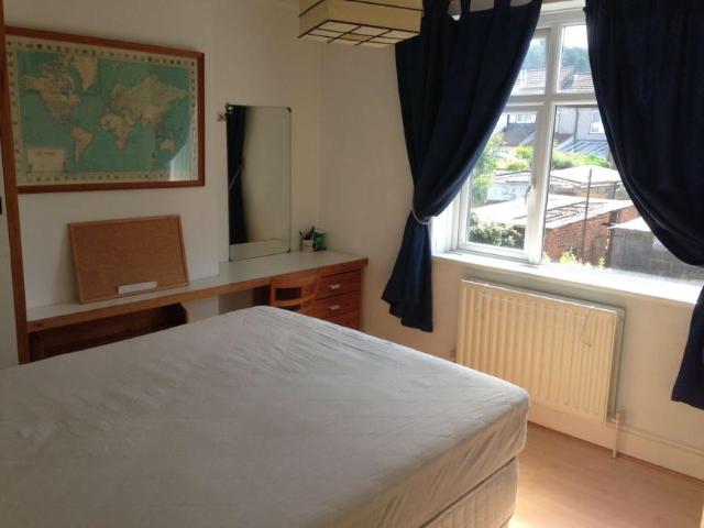 3 Bedroom Shared Living/roommate London London LS101814312