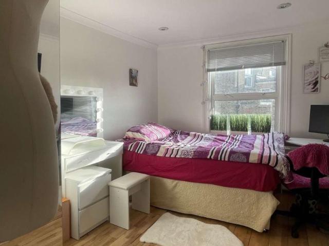 3 Bedroom Shared Living/roommate London London LS101817171