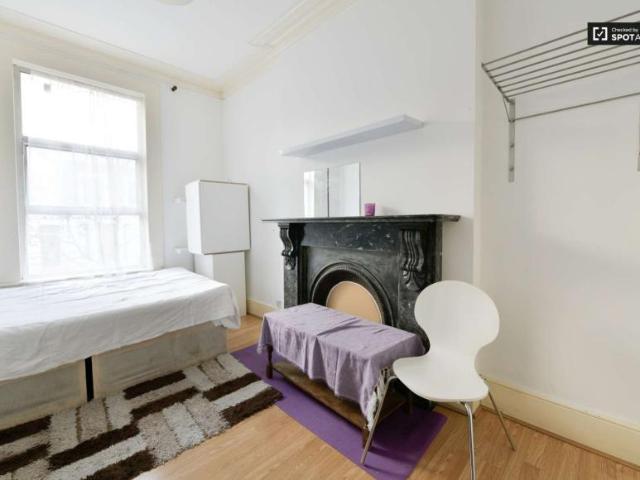 3 Bedroom Shared Living/roommate London London LS101821567