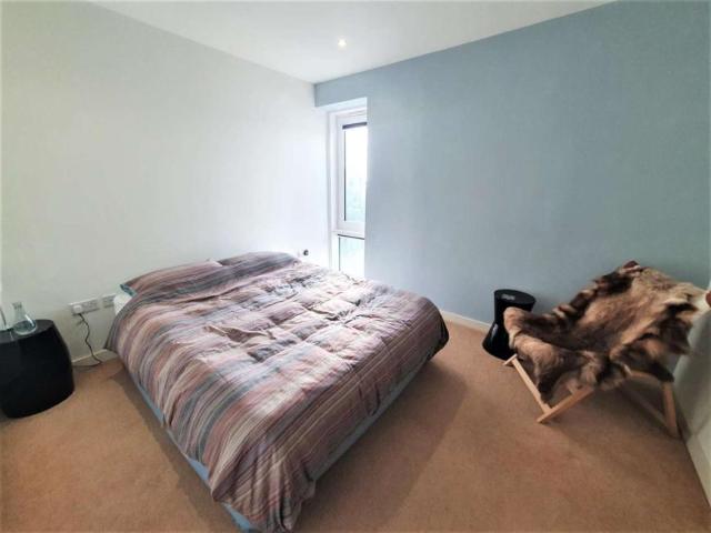 3 Bedroom Shared Living/roommate London London LS101852639