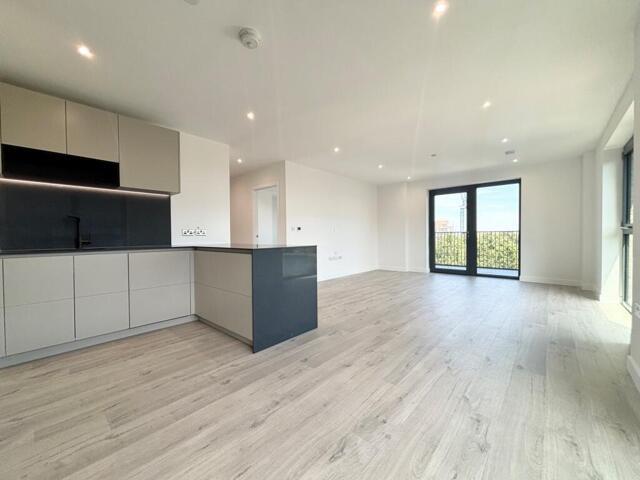 3 Bedroom Shared Living/roommate Londres Greater London 100649128