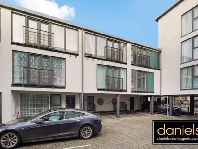 3 Bedroom Shared Living/roommate Londres Greater London 98577879