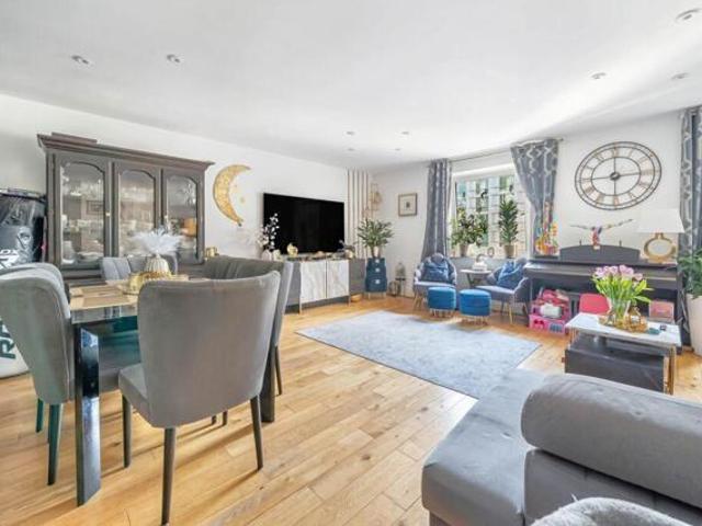 3 Bedroom Shared Living/roommate Londres Greater London LS100881418