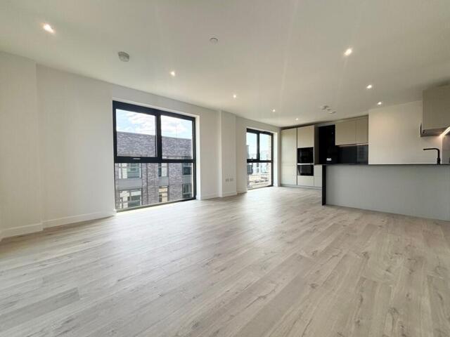 3 Bedroom Shared Living/roommate Londres Greater London LS100158521