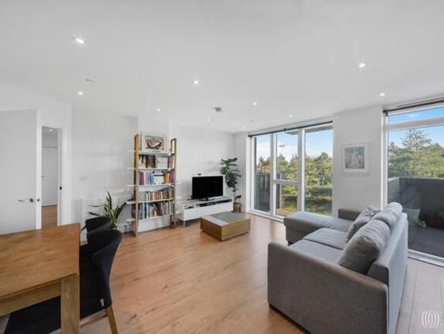 3 Bedroom Shared Living/roommate Londres London LS99951993