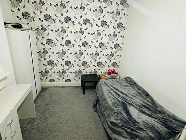 3 Bedroom Shared Living/roommate Stretford England 97421165