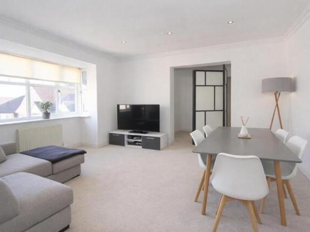 3 Bedroom Shared Living/roommate Surrey Great London 99688651