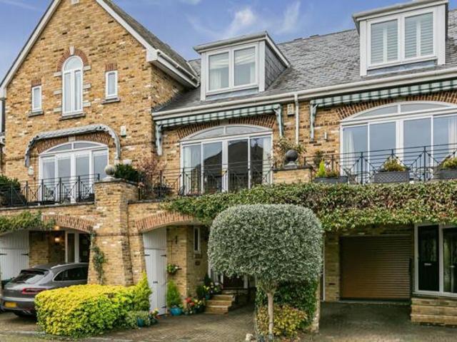 3 Bedroom Shared Living/roommate Shepperton Surrey LS99774035