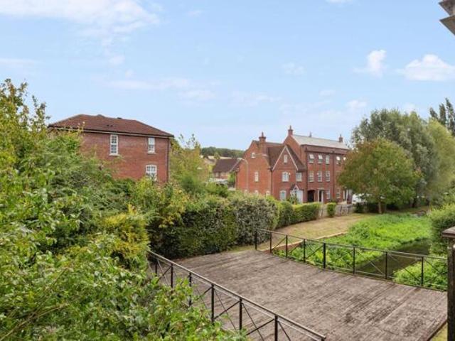 3 Bedroom Shared Living/roommate Wooburn Green Buckinghamshire LS98718352