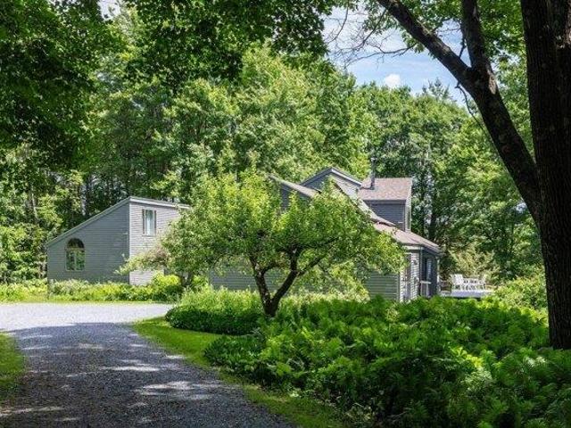 3 bedroom, Shelburne VT 05482 104010093