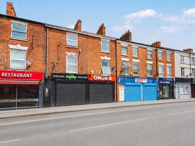 3 Bedroom Shop Commercial