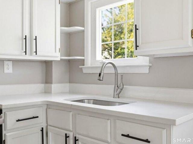 3 bedroom, Simsbury CT 06070 102801240