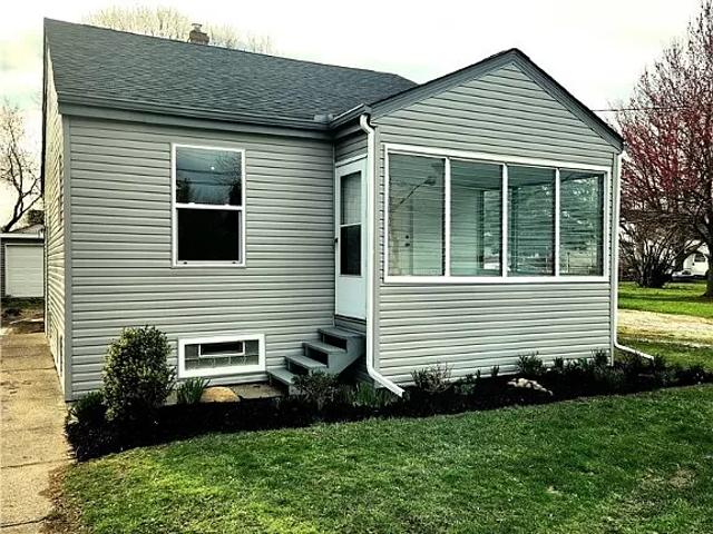 3 Bedroom Single Family Home with Detached Garage in Lorain Welcome Section 8