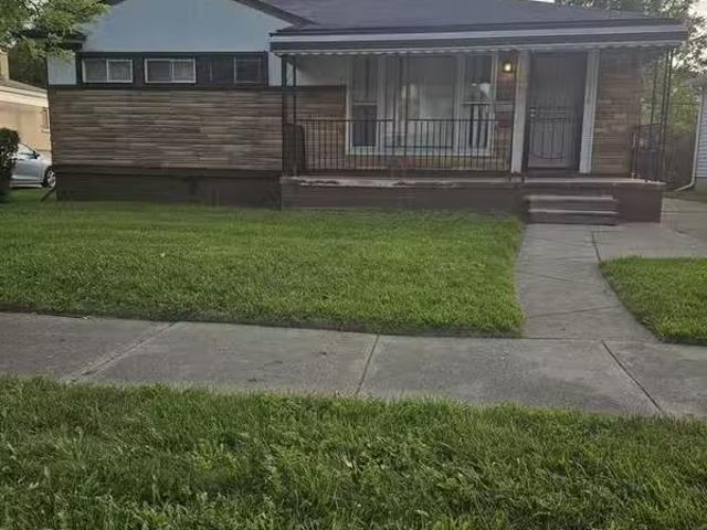 3 Bedroom Single Family House 1538 Magnolia Dr in Inkster, MI.