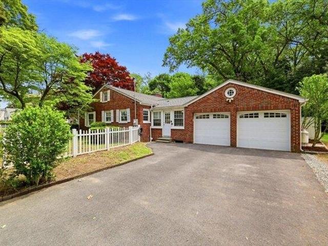 3 bedroom, Springfield MA 01104 LS103100572