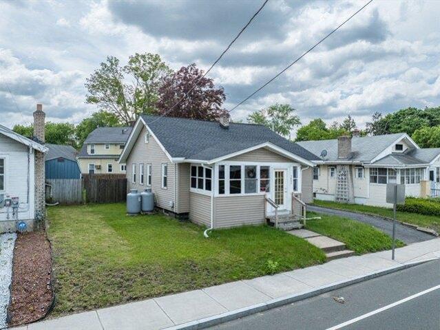 3 bedroom, Springfield MA 01109 102372017