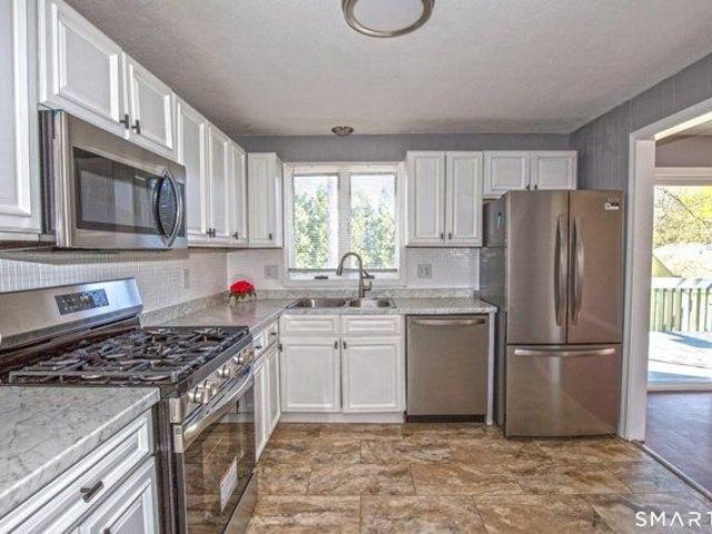 3 bedroom, Springfield MA 01128 102371058
