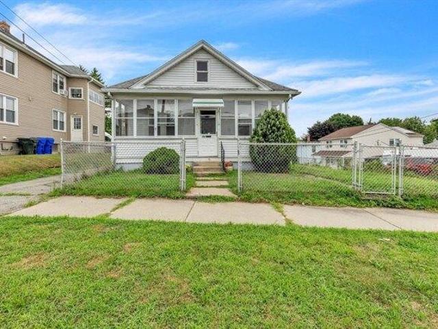 3 bedroom, Springfield MA 01151 LS102345078