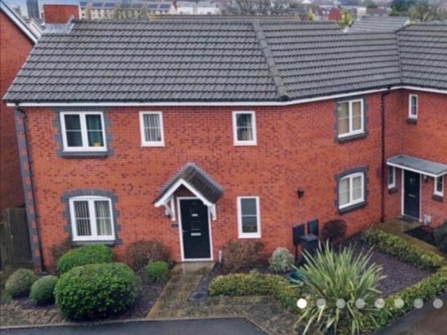 3 Bedroom * Student Only * House Next to Uwe