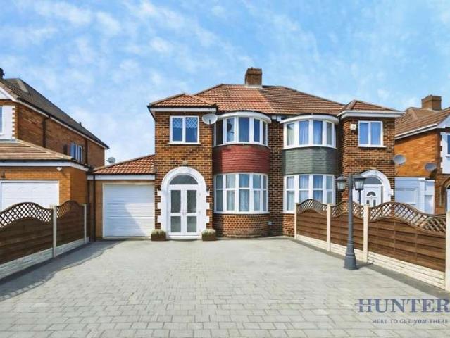 3 Bedroom Studio Flat