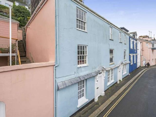 3 Bedroom Studio Flat