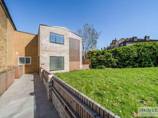 3 Bedroom Studio Flat