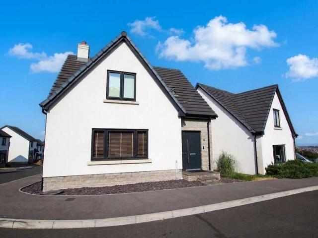 3 Bedroom Studio Flat