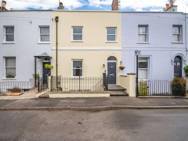 3 Bedroom Studio Flat