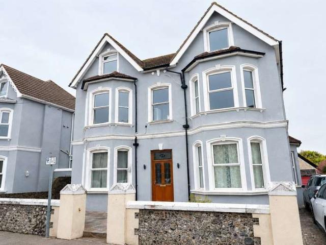 3 Bedroom Studio Flat