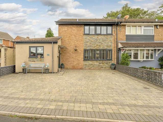 3 Bedroom Studio Flat