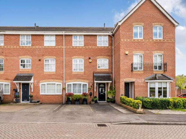 3 Bedroom Studio Flat