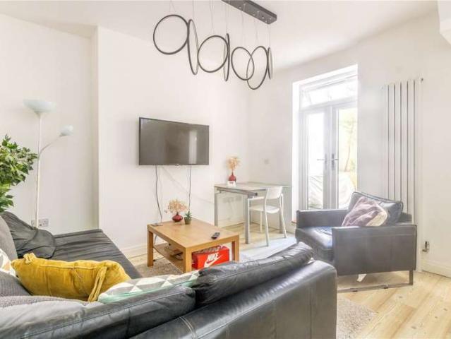 3 Bedroom Studio Flat