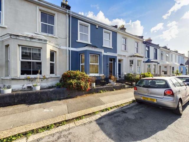 3 Bedroom Studio Flat