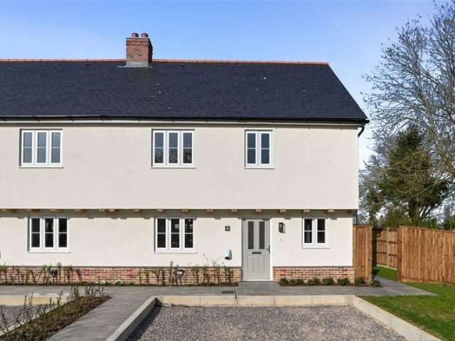 3 Bedroom Studio Flat
