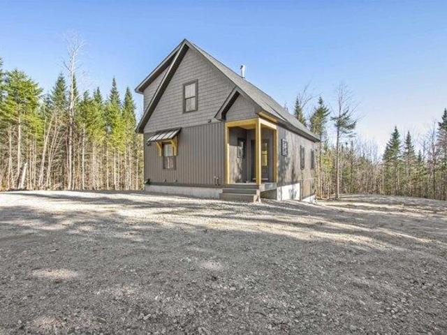 3 bedroom, Stark NH 03582 LS102281297