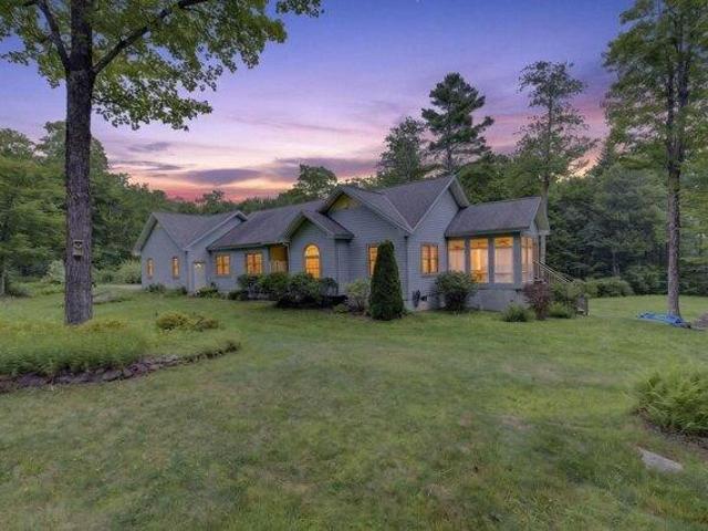 3 bedroom, Stoddard NH 03464 104788313
