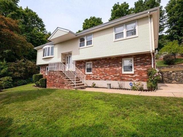 3 bedroom, Stoneham MA 02180 105109725