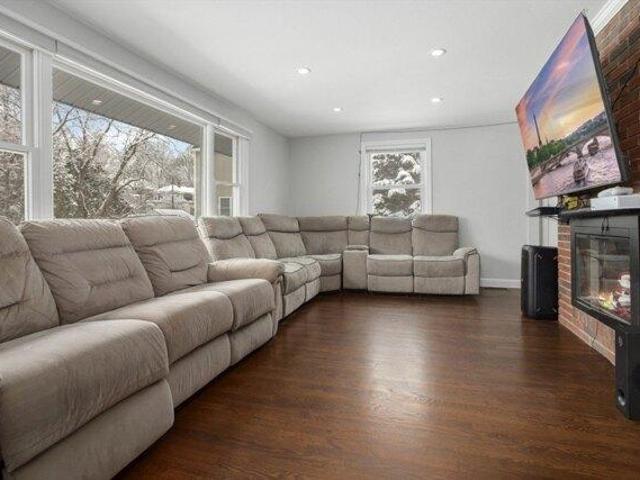 3 bedroom, Stoneham MA 02180 102370404