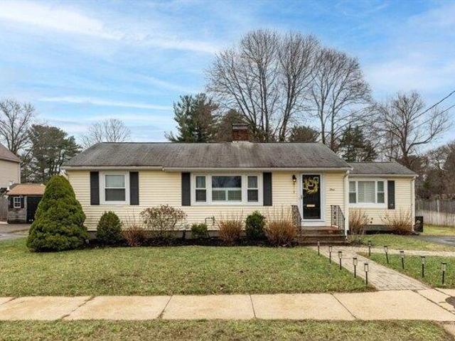 3 bedroom, Stoneham MA 02180 102728076