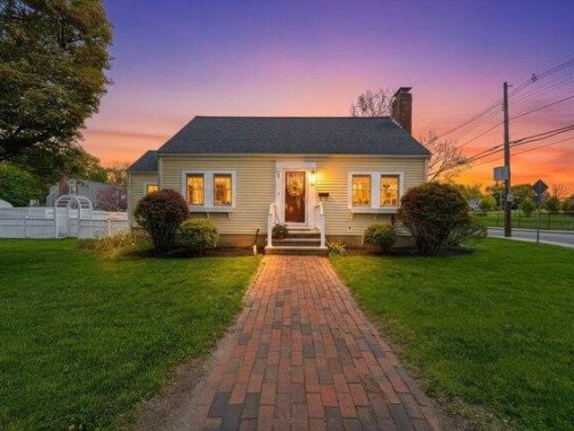3 bedroom, Stoneham MA 02180 103185119