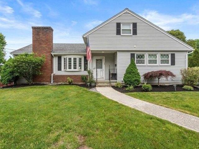 3 bedroom, Stoneham MA 02180 103250054