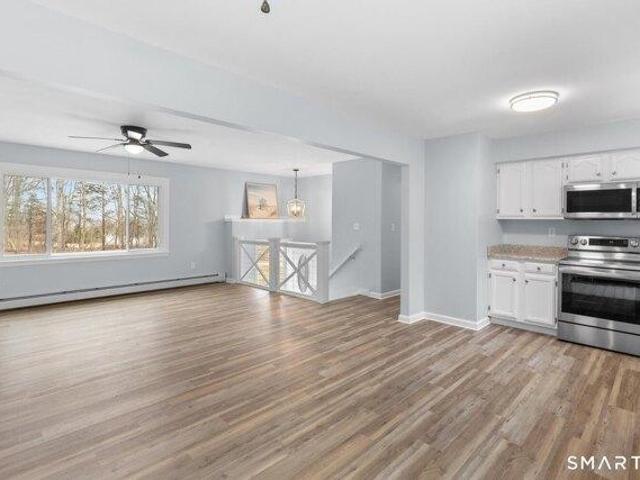 3 bedroom, Stonington CT 06378 104236379